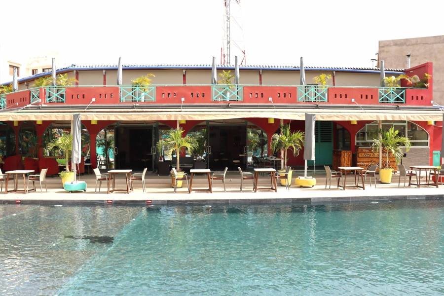 Le Pili Pili à Saly : Pizzas Artisanales, Piscine et Détente